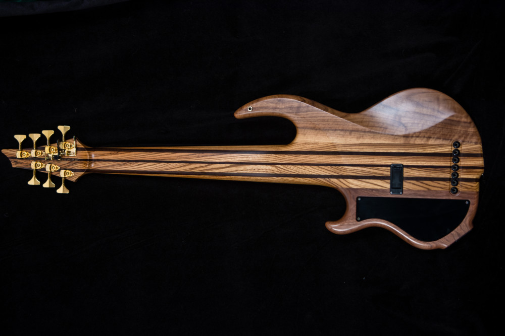 Bass of the Week: Conklin Guitars OM – No Treble