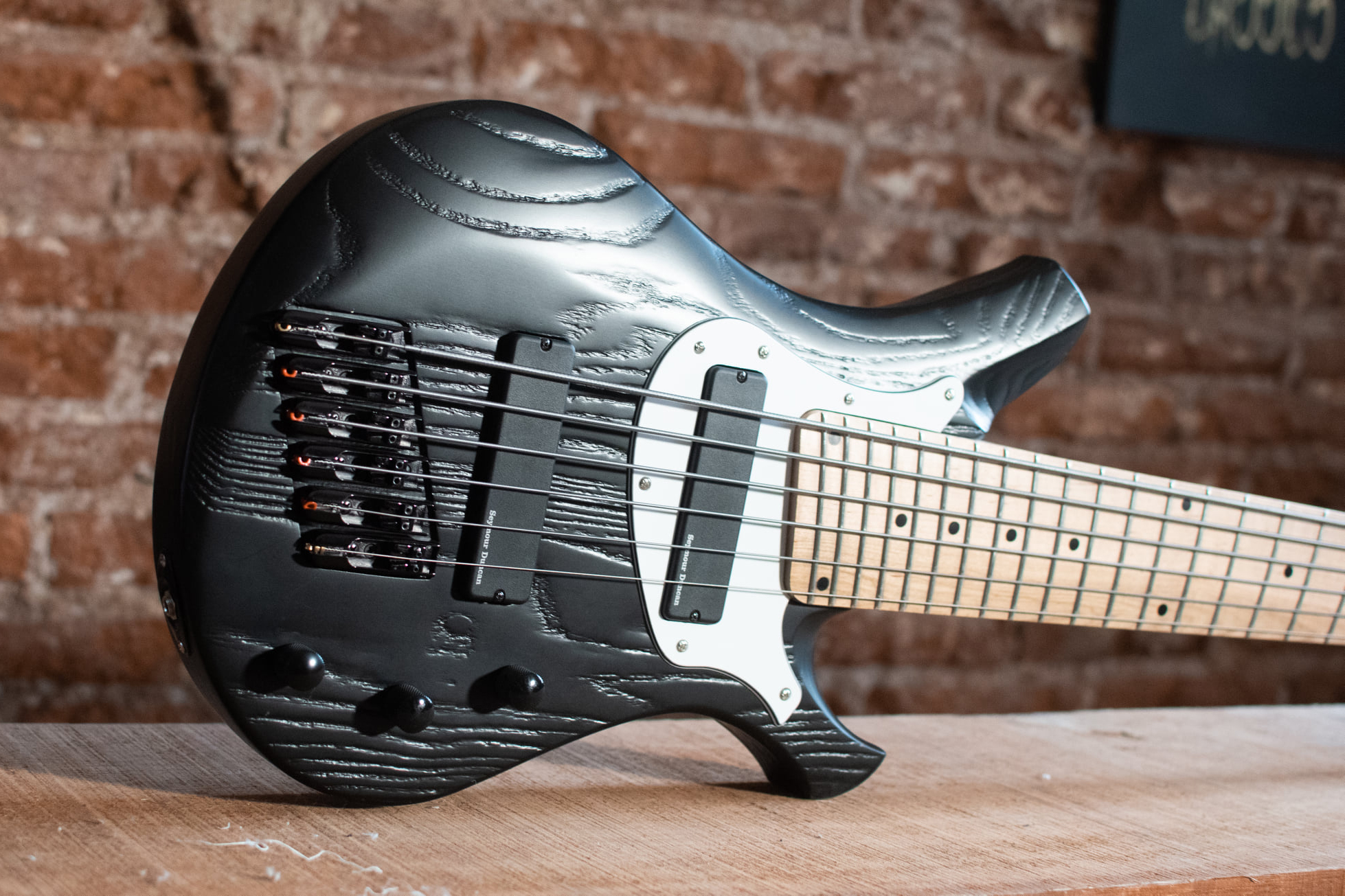 Bass of the Week: Ortiz Murcio Guitars & Basses Bubblegum 6 – No Treble